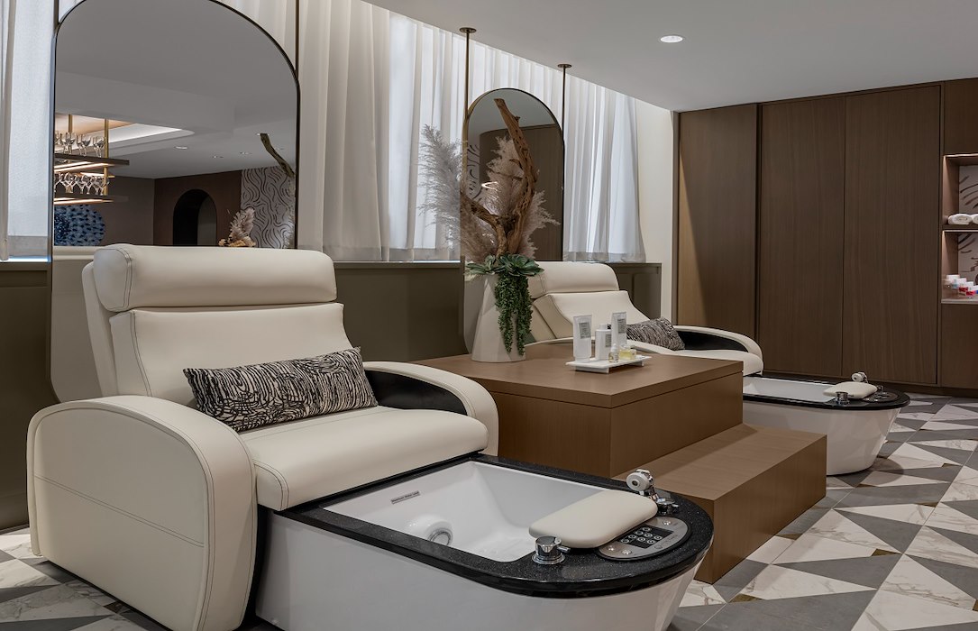 AWAY Spa W Dallas-Victory